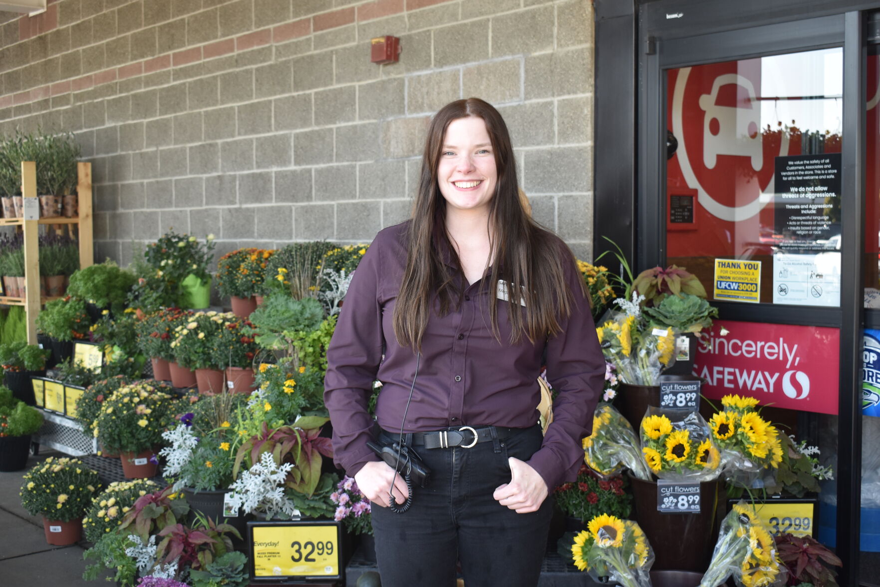 Lynden Safeway teams up with Seahawks to help Project Hope Food Bank ...