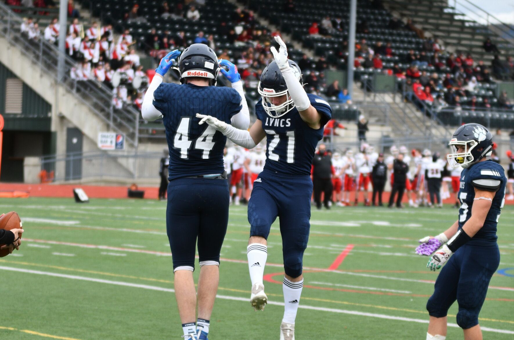 Lyncs race into state semifinals | Sports | lyndentribune.com