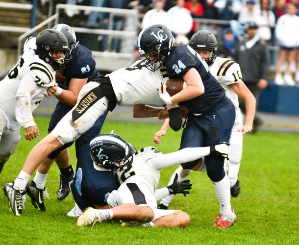 Royal gets revenge over LC in turnover-filled game | Sports | lyndentribune.com