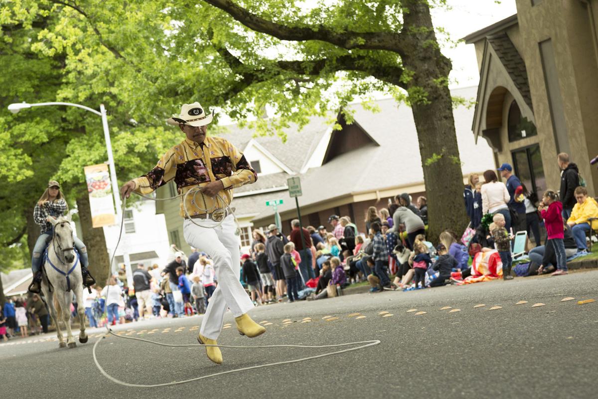 PHOTOS: Taking in the Farmers Day Parade | News | lyndentribune.com