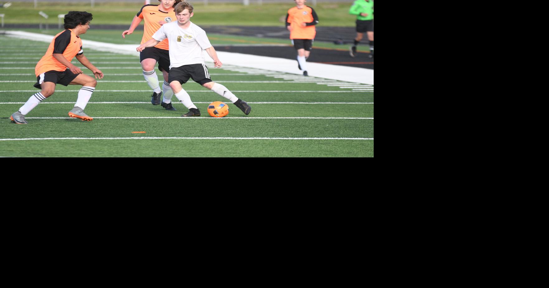 Meridian soccer breezes past Blaine | Sports | lyndentribune.com