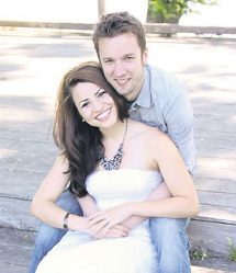 Laura Perea - Benjamin Mouché engagement | Milestones | lyndentribune.com