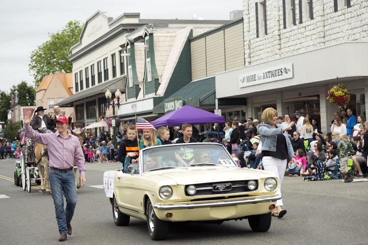 PHOTOS: Taking in the Farmers Day Parade | News | lyndentribune.com