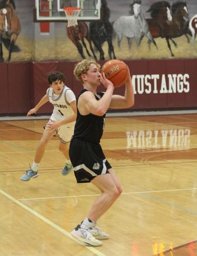 Comes hits eight three-pointers, Bulldogs tame Mustangs | News ...