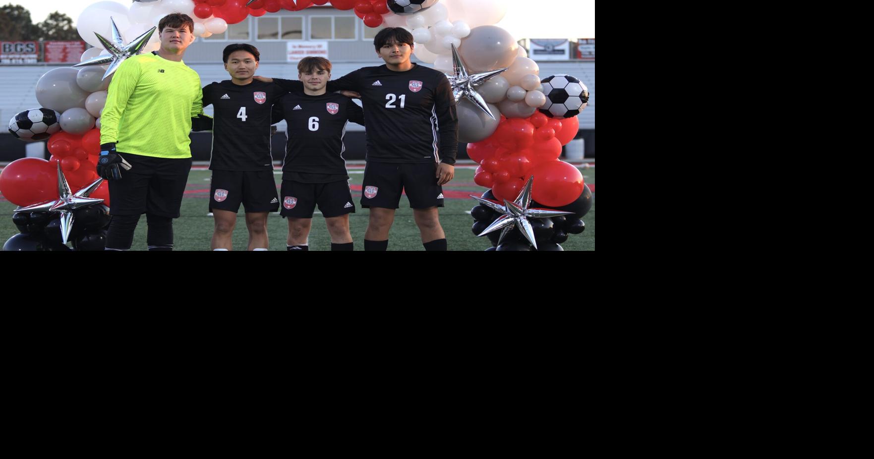 Boys soccer seniors | | mainstreetnews.com