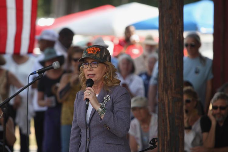 Senator Mark Kelly, Gabby Giffords, make surprise appearance with ...