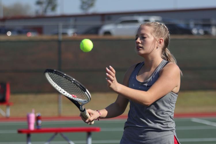 Tennis teams continue to battle on | Sports | mainstreetnews.com