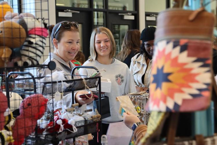 PHOTOS: Jaxco Holiday Market | School | mainstreetnews.com
