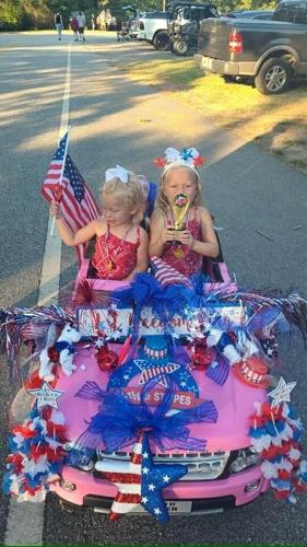 Emery and Ellasyn Hart win “Best Decorated Entry” at Colbert Kids ...
