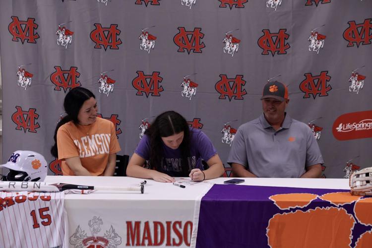 Minish signs to play softball at Clemson | Sports | mainstreetnews.com
