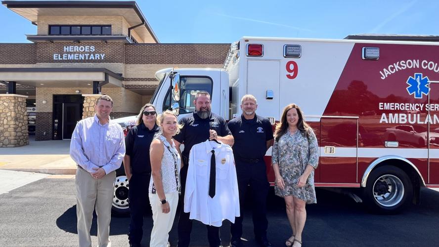 Jackson County EMS donates uniform to HES | School | mainstreetnews.com