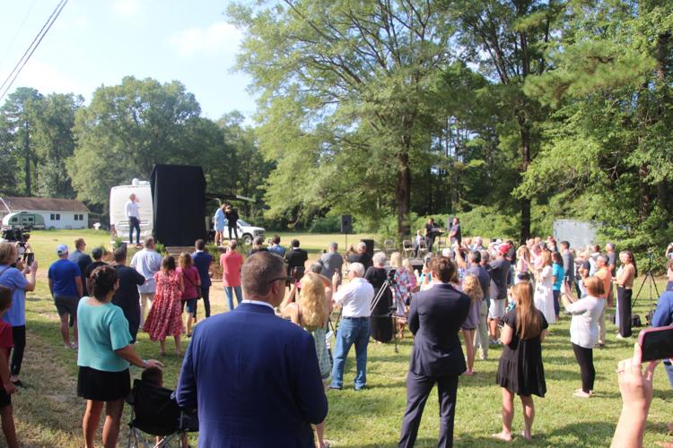 City limit sign honoring hometown country star Justin Moore unveiled in ...