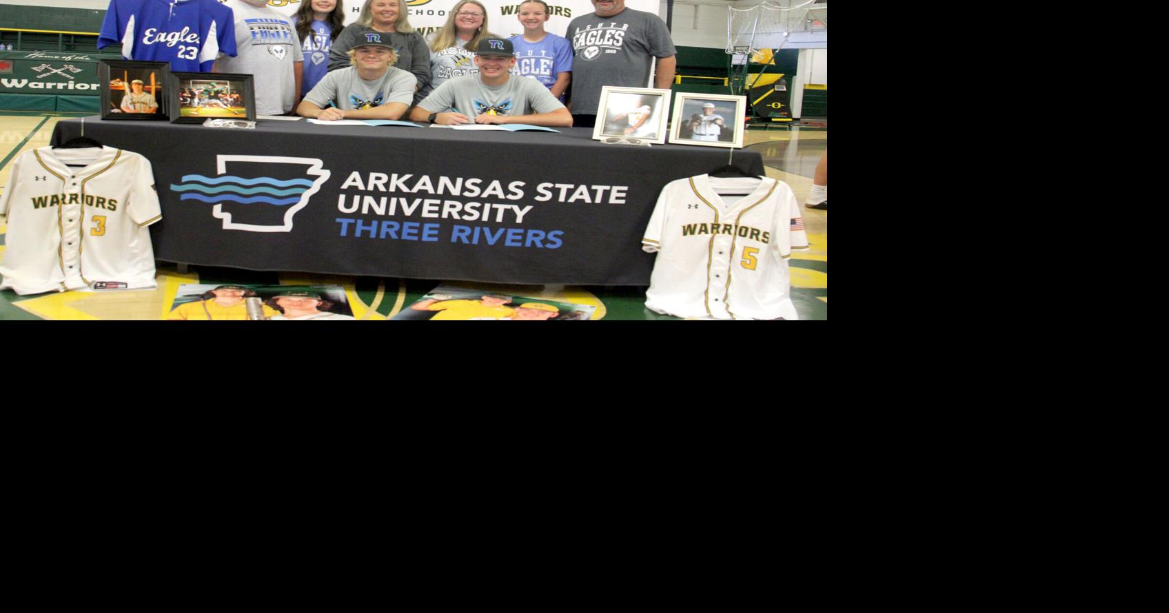Kaden Fulmer with Hunter Rook sign at ASU Three Rivers | Sports ...