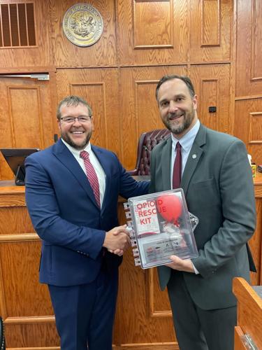 ADMINISTRATIVE OFFICE OF THE COURTS DELIVERS NALOXONE KITS TO DRUG ...