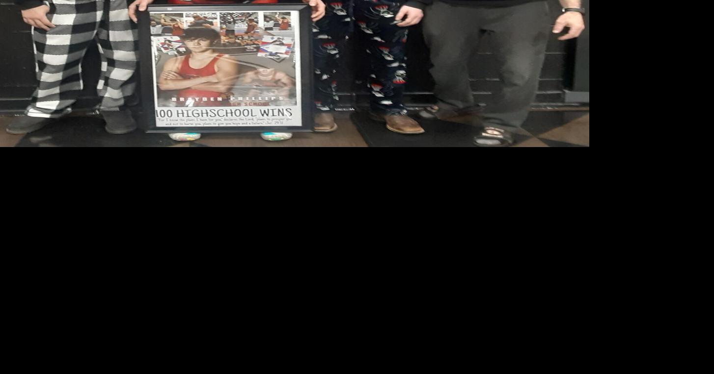 Stellar Beaver wrestling trio creates noise at Bauxite Christmas Brawl ...