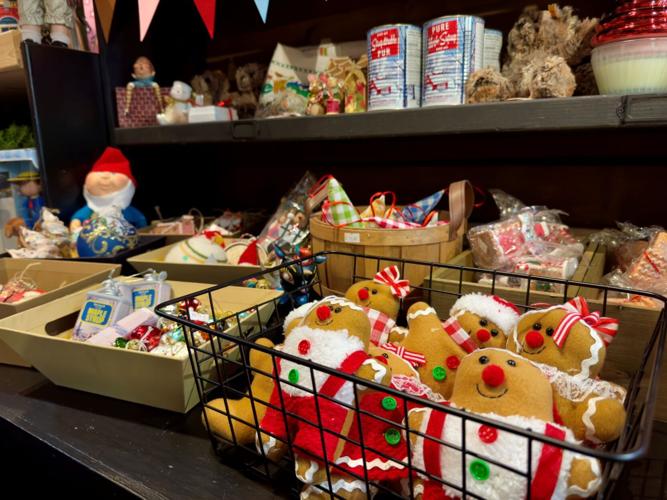 Cottage Toy Co. & Candy Shop celebrates grand opening in Manchester ...