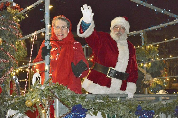 Manchester Holiday Lighted Tractor Parade has record number of entrants ...