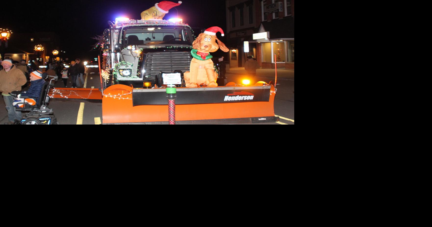 Large turnout for Window Walk, Static Christmas Parade | News ...