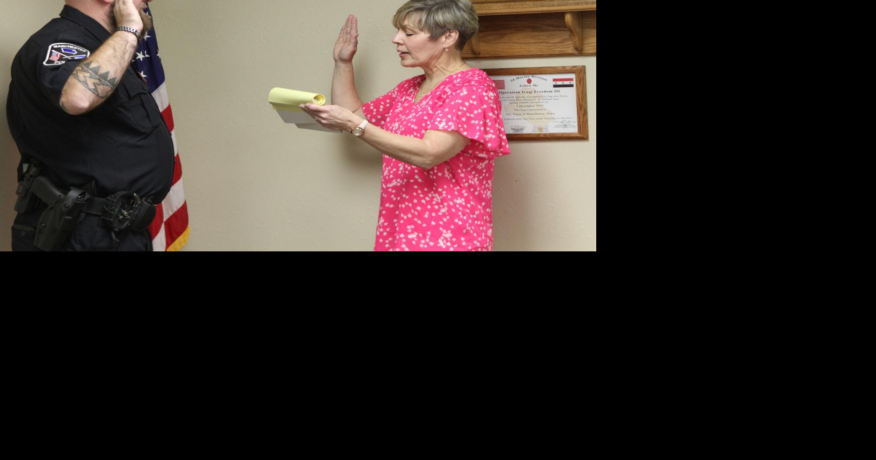 Davis sworn in as police chief | News | manchesterpress.com