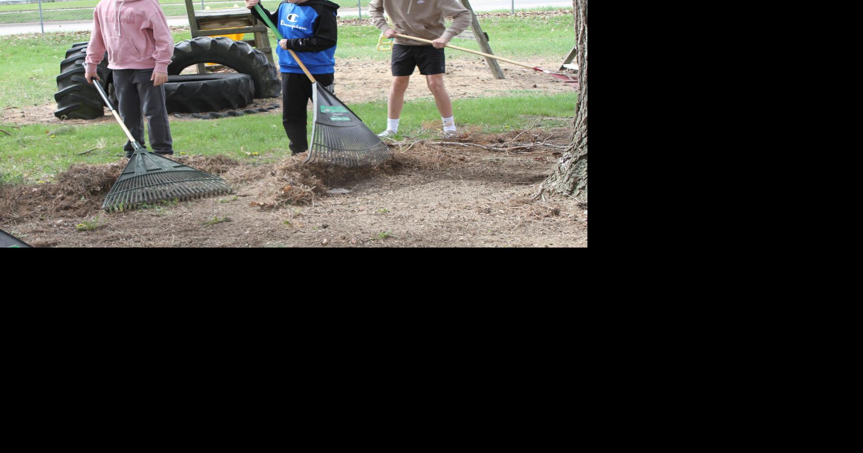 West Delaware Middle School students give back | News | manchesterpress.com