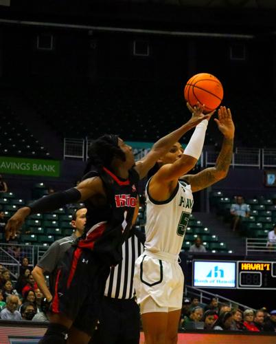 Photo Gallery: Hawai'i-Hilo vs. Hawai'i | Sports | manoanow.org