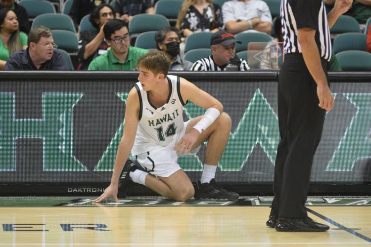 Photo Gallery: Hawai'i-Hilo vs. Hawai'i | Sports | manoanow.org