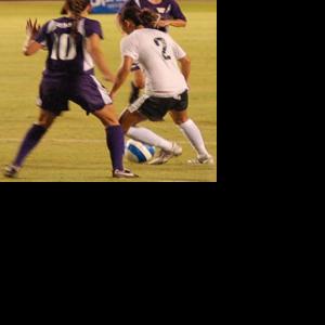 Rainbow Wahine soccer team off to a rainy start | | manoanow.org