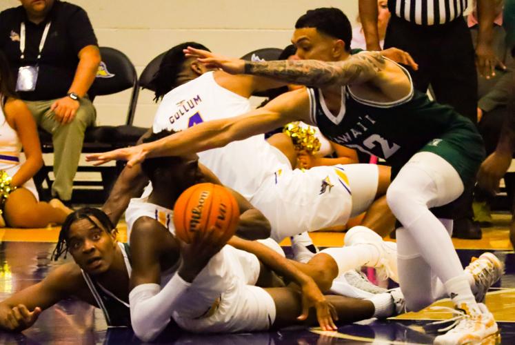 Photo gallery: University of Hawaiʻi men’s basketball wins at CSU ...