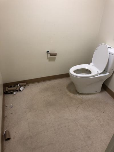 Better bathrooms at UH dorms, please | Opinion | manoanow.org