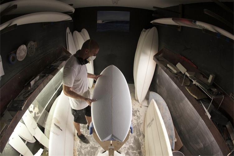 Surfboard shaping by Drew Sparrow | Photos | manoanow.org