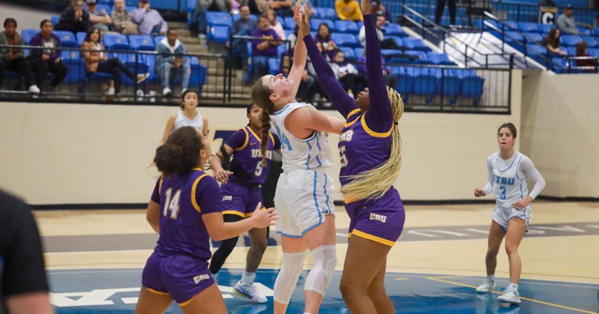 College Basketball Etbu Women Shock No 10 Umhb 66 59 Sports
