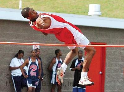 Bulldogs sweep track meet