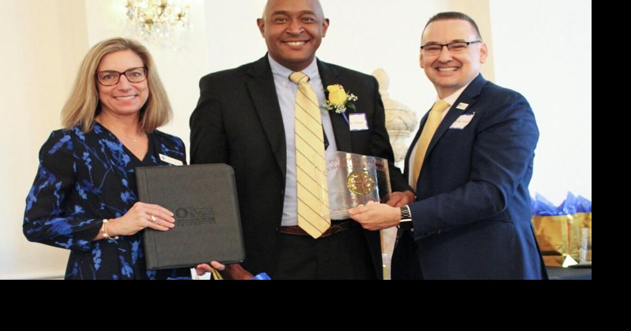 Hines receives Distinguished Alumni Award