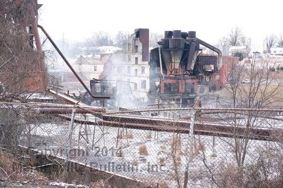 FACTORY INFERNO/Former American buildings burn