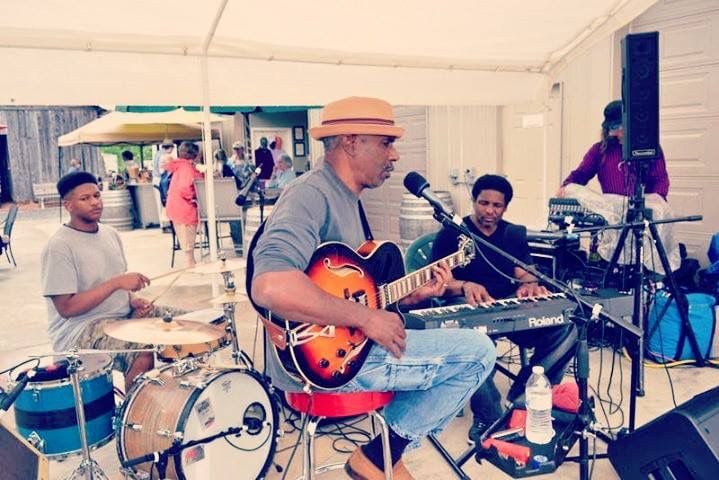 Les Moore's beautiful music and life messages go quiet