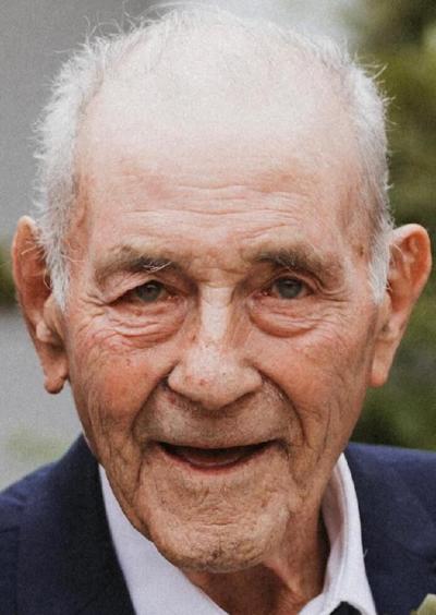 Earl Russelburg | Obituaries | mayfield-messenger.com
