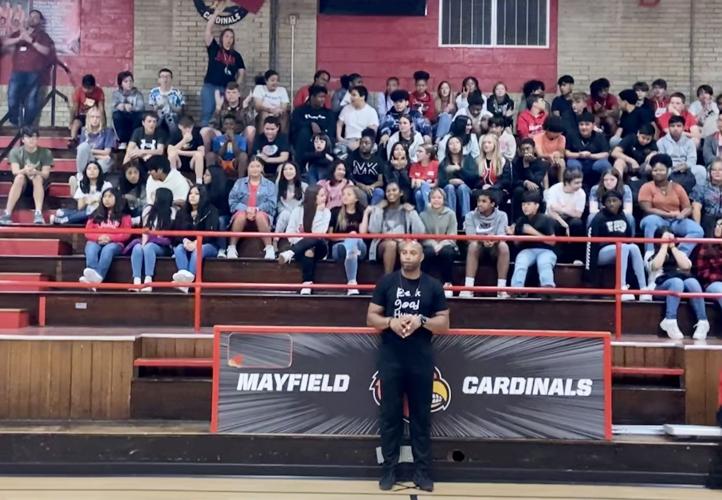 Former NFL player visits Mayfield Middle | News | mayfield-messenger.com