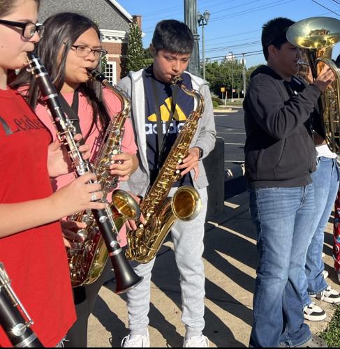 Mayfield Middle band cheers on high school bike riders | News ...