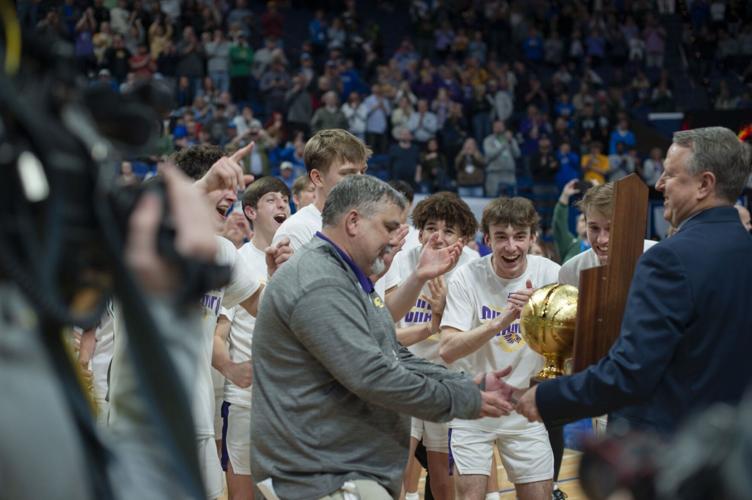 Community responds to Lyon County state championship victory ...
