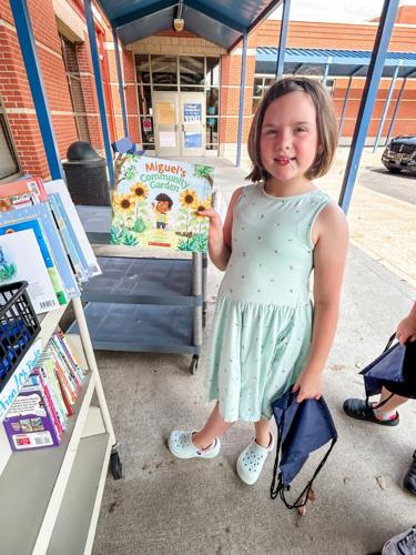 Graves County kids choose free books at meal pickup site | News ...