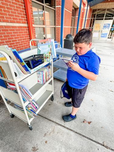 Graves County kids choose free books at meal pickup site | News ...
