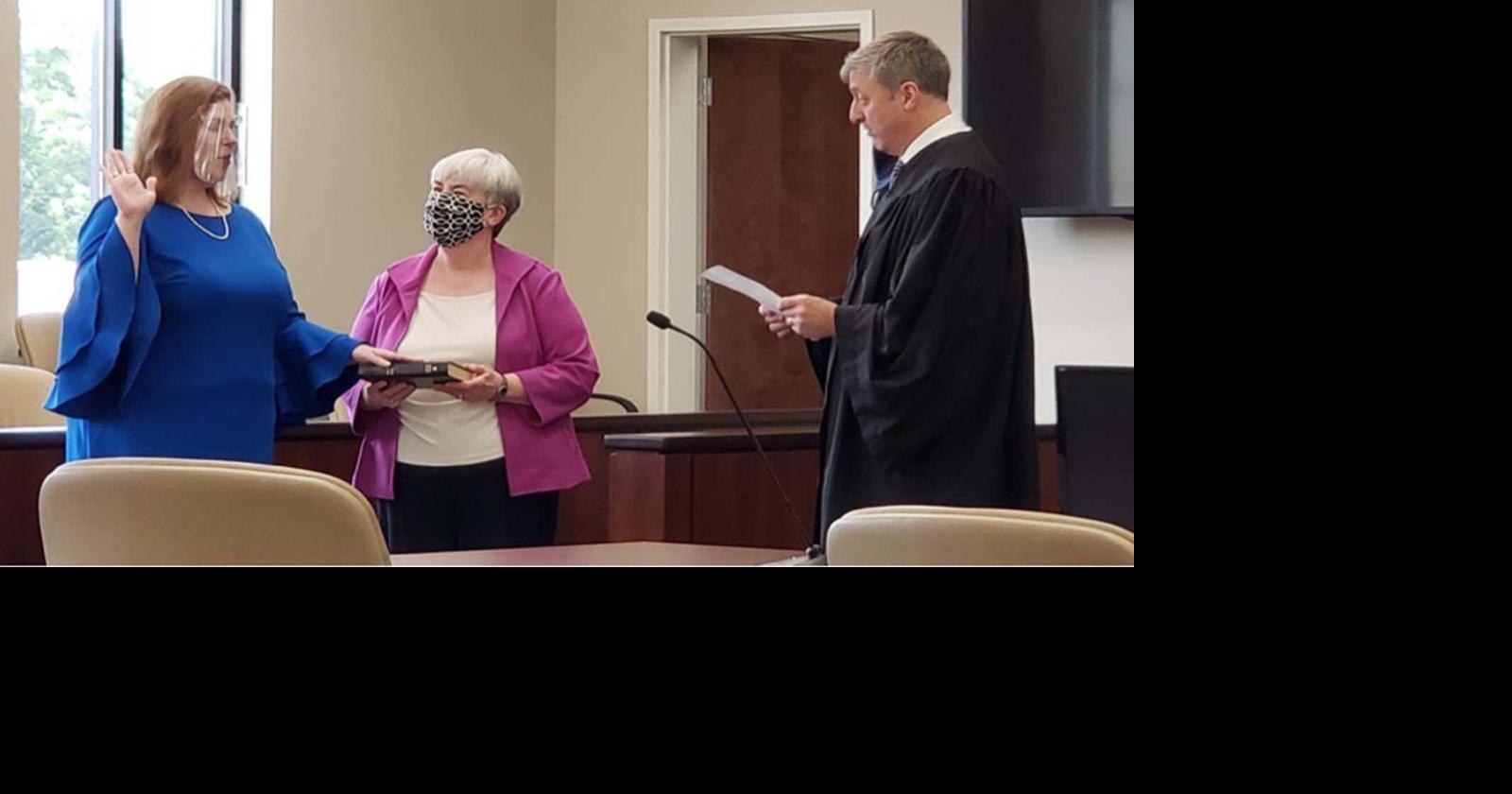 McEntire takes the oath as new District Court judge