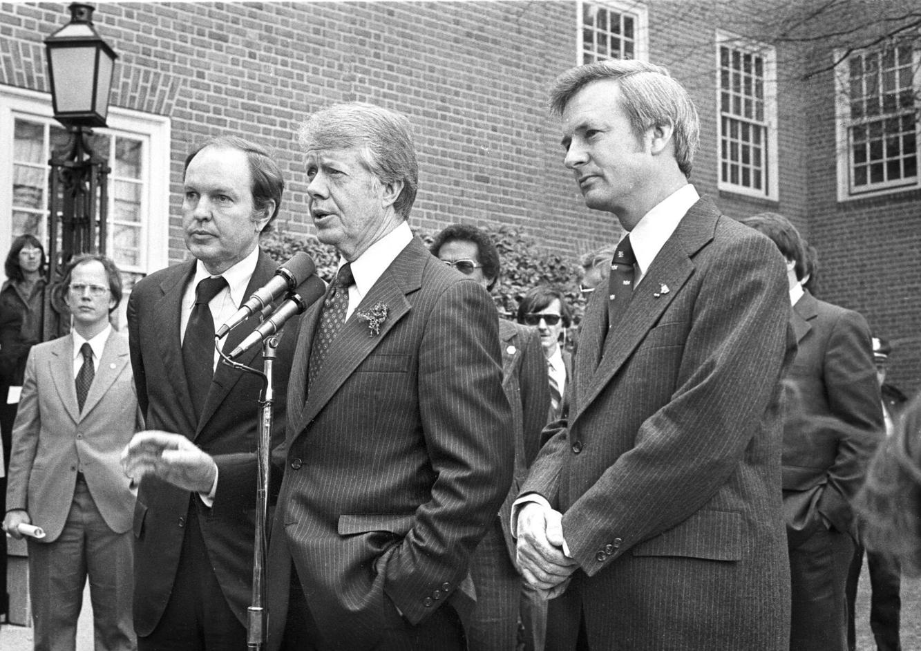 Hunt praised as visionary leader, NC's greatest salesman