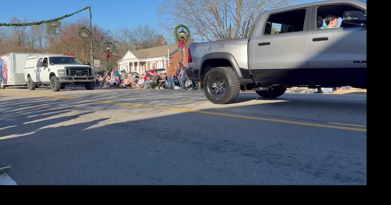 Marion's Christmas parade draws crowds to downtown