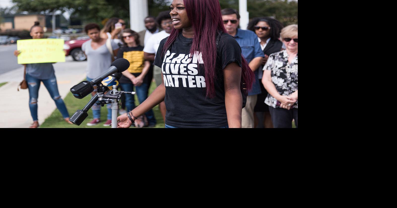 Protesters support Kennesaw State University cheerleaders who kneeled ...