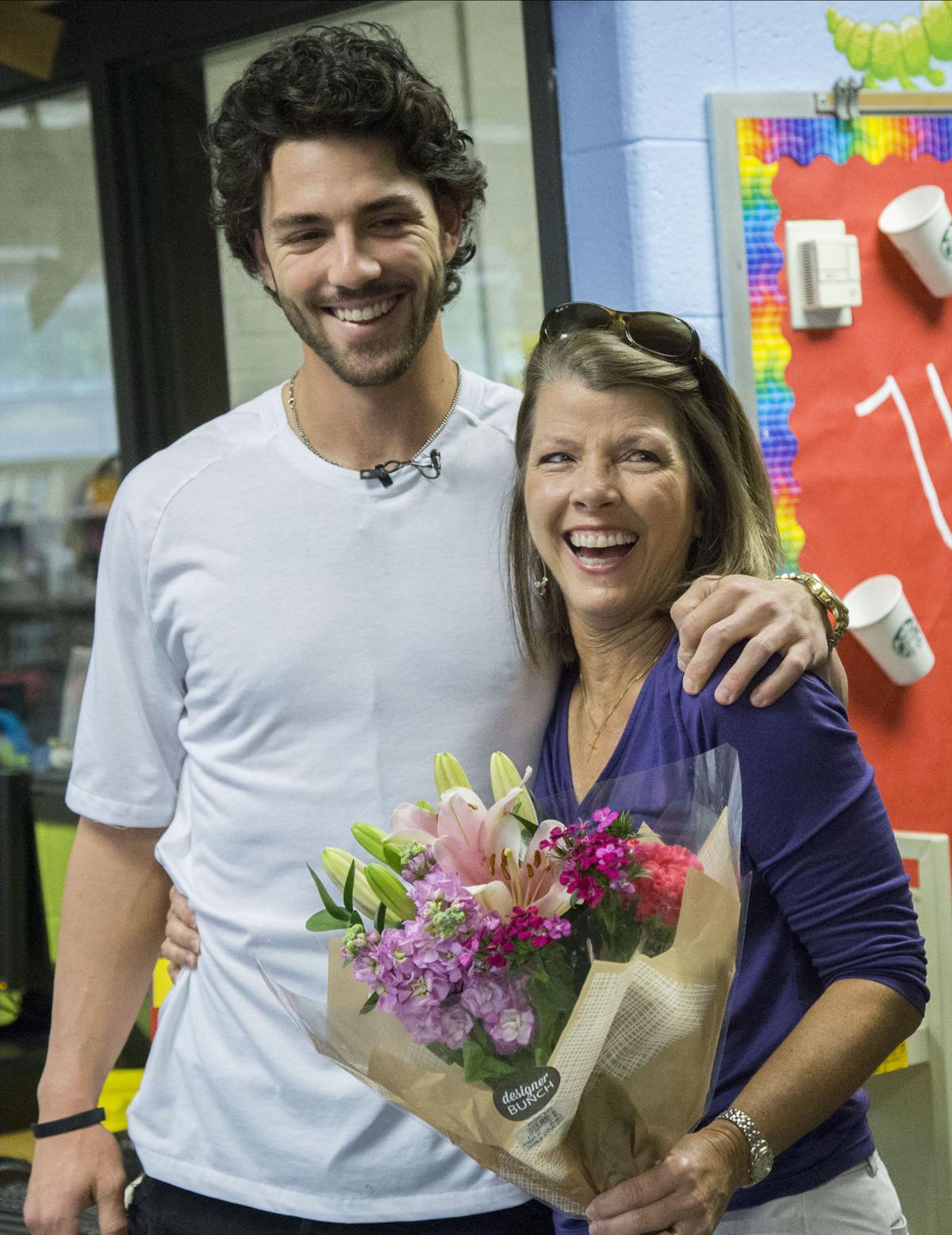 Dansby Swanson surprises mother during Braves’ Teacher Appreciation ...
