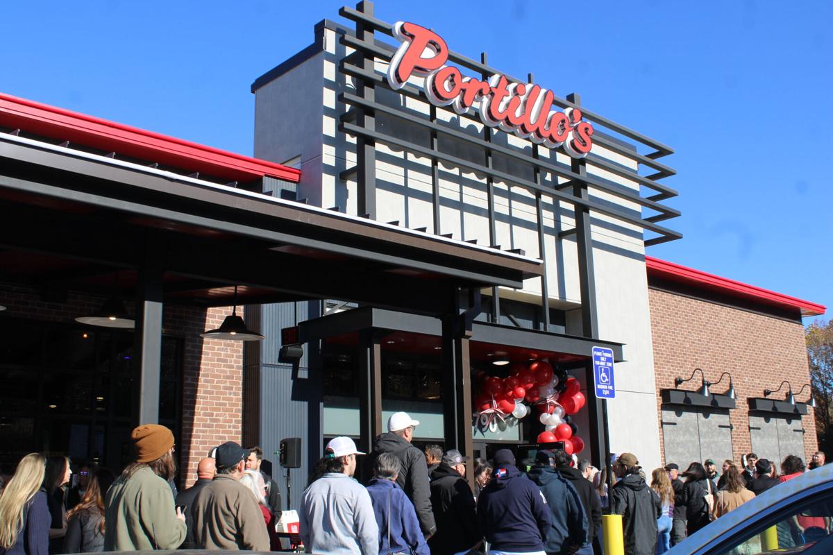 Portillo’s opens first Georgia location to massive crowds in Kennesaw ...