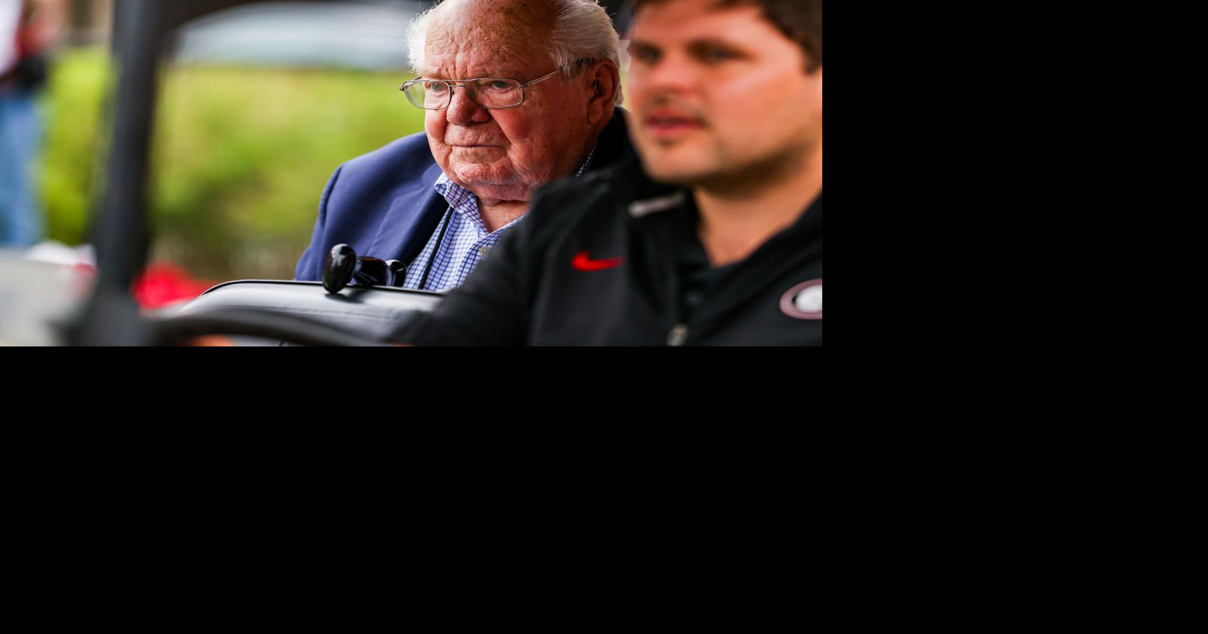 After career of iconic moments, broadcast legend Verne Lundquist signs ...