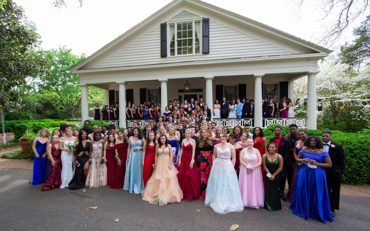 Marietta seniors continue traditional prom photo | News | mdjonline.com