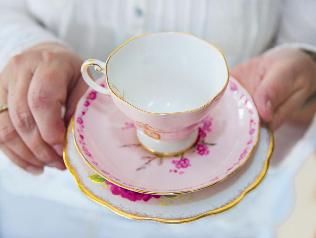 Vintage fine china adds flair to place settings for weddings | Cobb ...